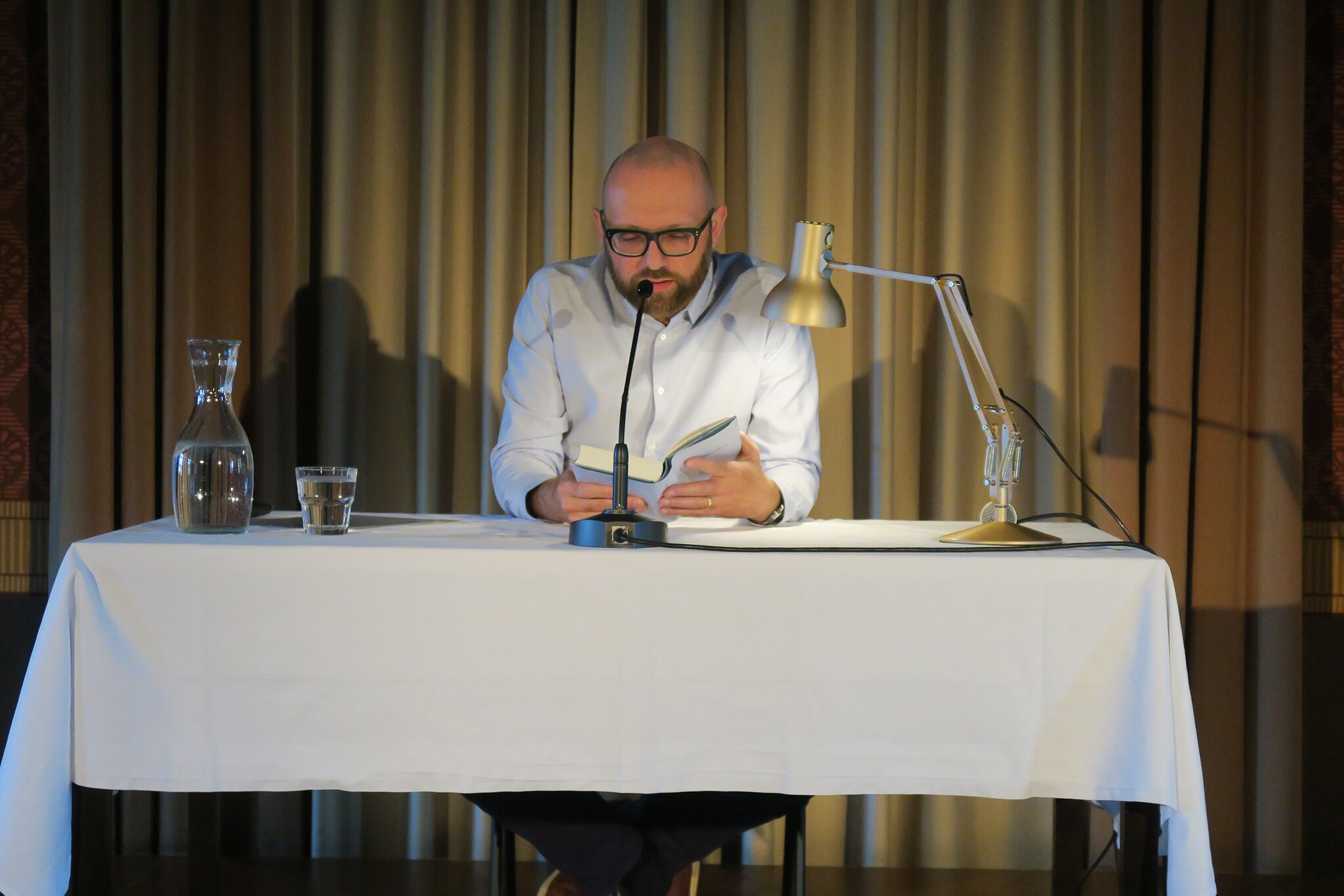 Roman „Der Sandler“: Pfaffenhofener in Bestsellerliste des „Spiegel ...