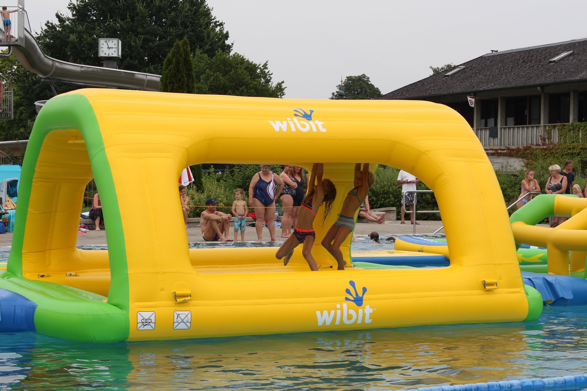 Pool-Party im Freibad