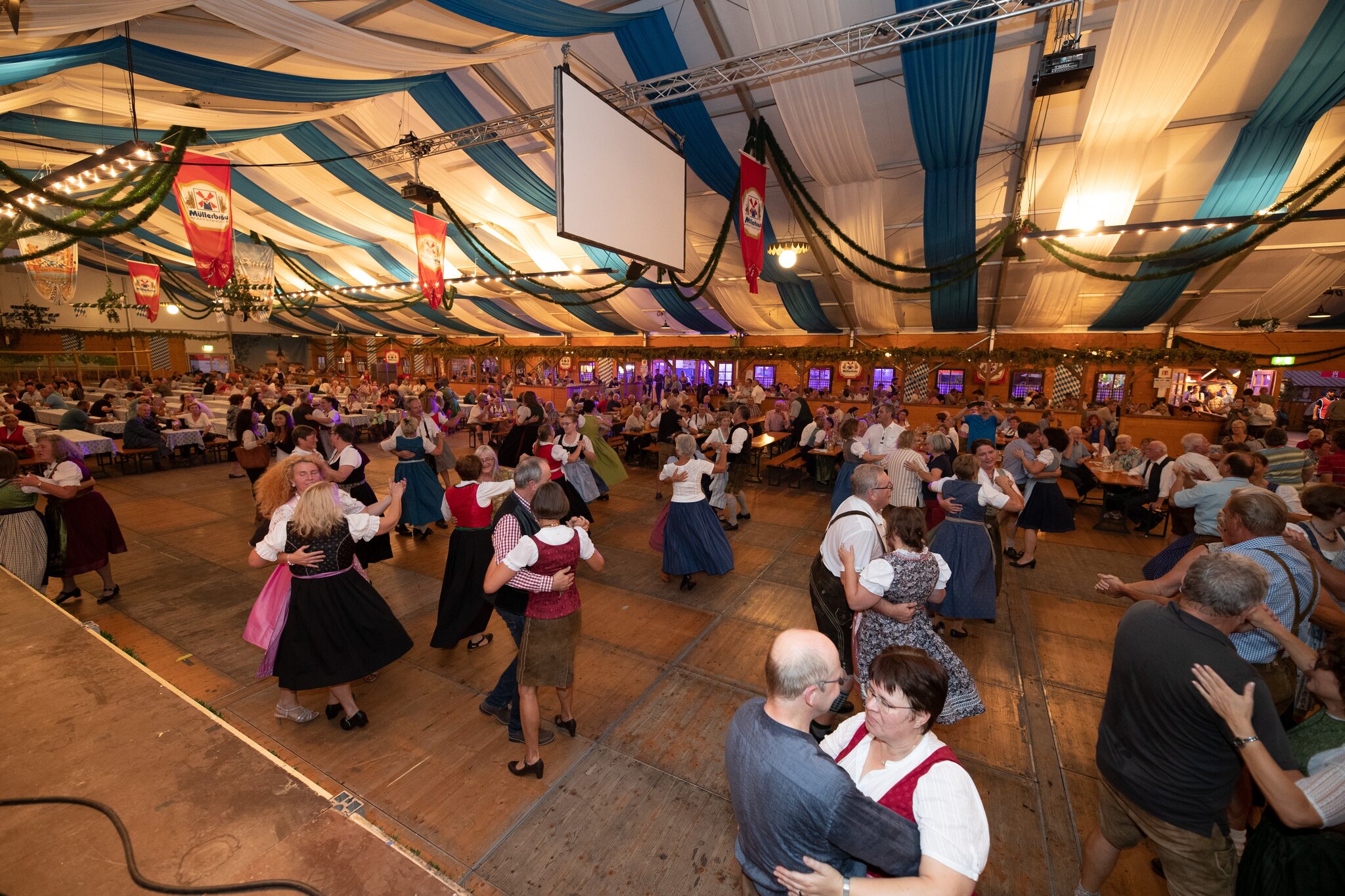 Volksfest: Volkstanzabend